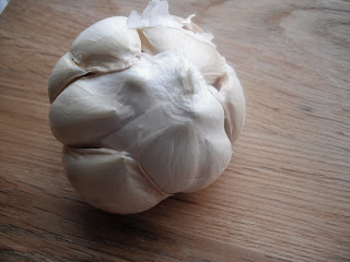 La Buona Cucina: Roasting Garlic in Muffin Tins