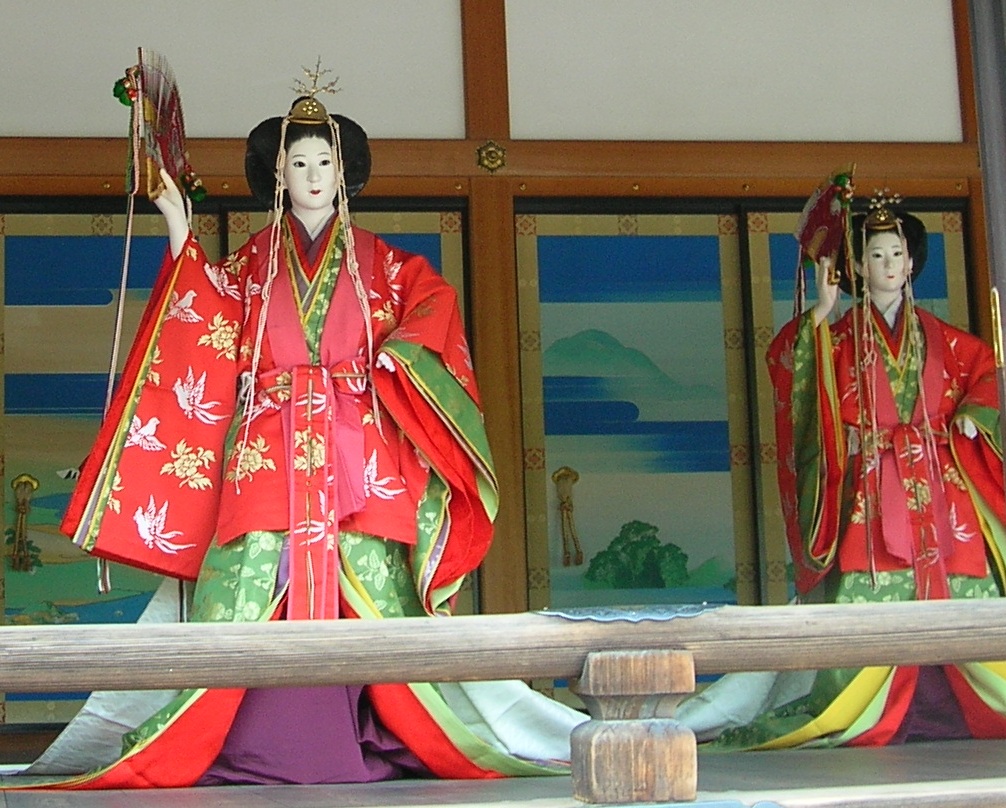 michi ni mayou: Layers in Silk