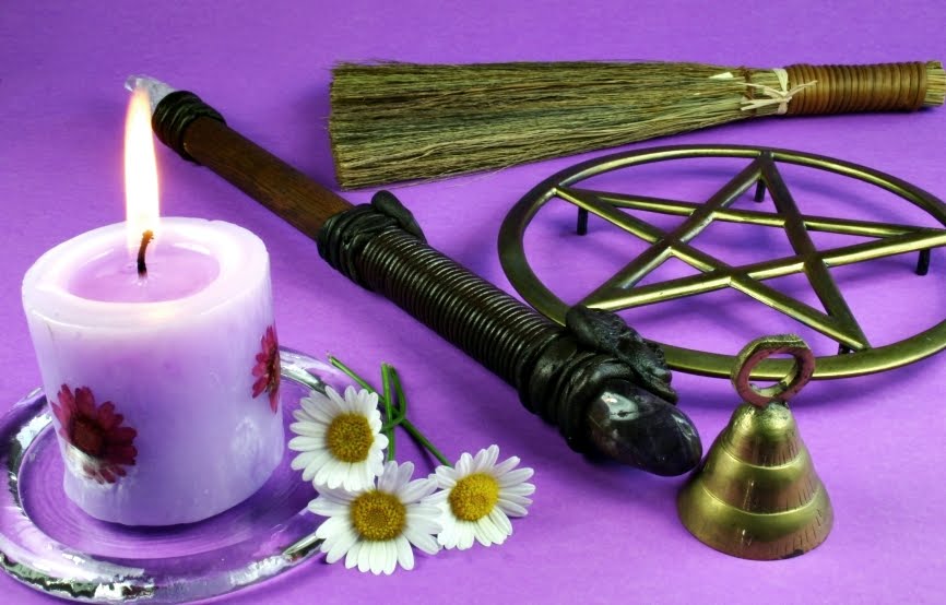 Hisótia ♥: • Bruxaria e tradições