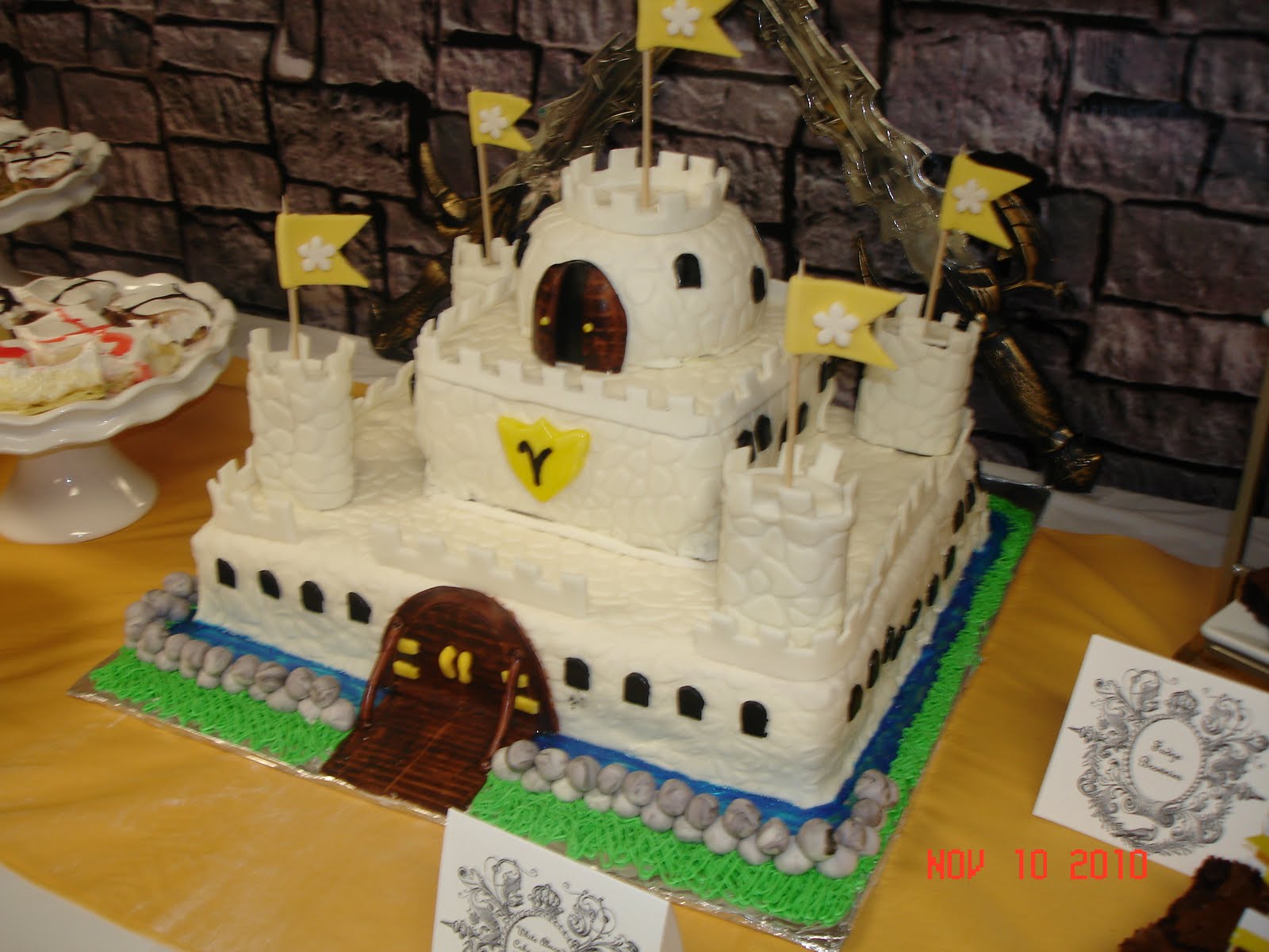 Megan's Specialty Cakes: Castle