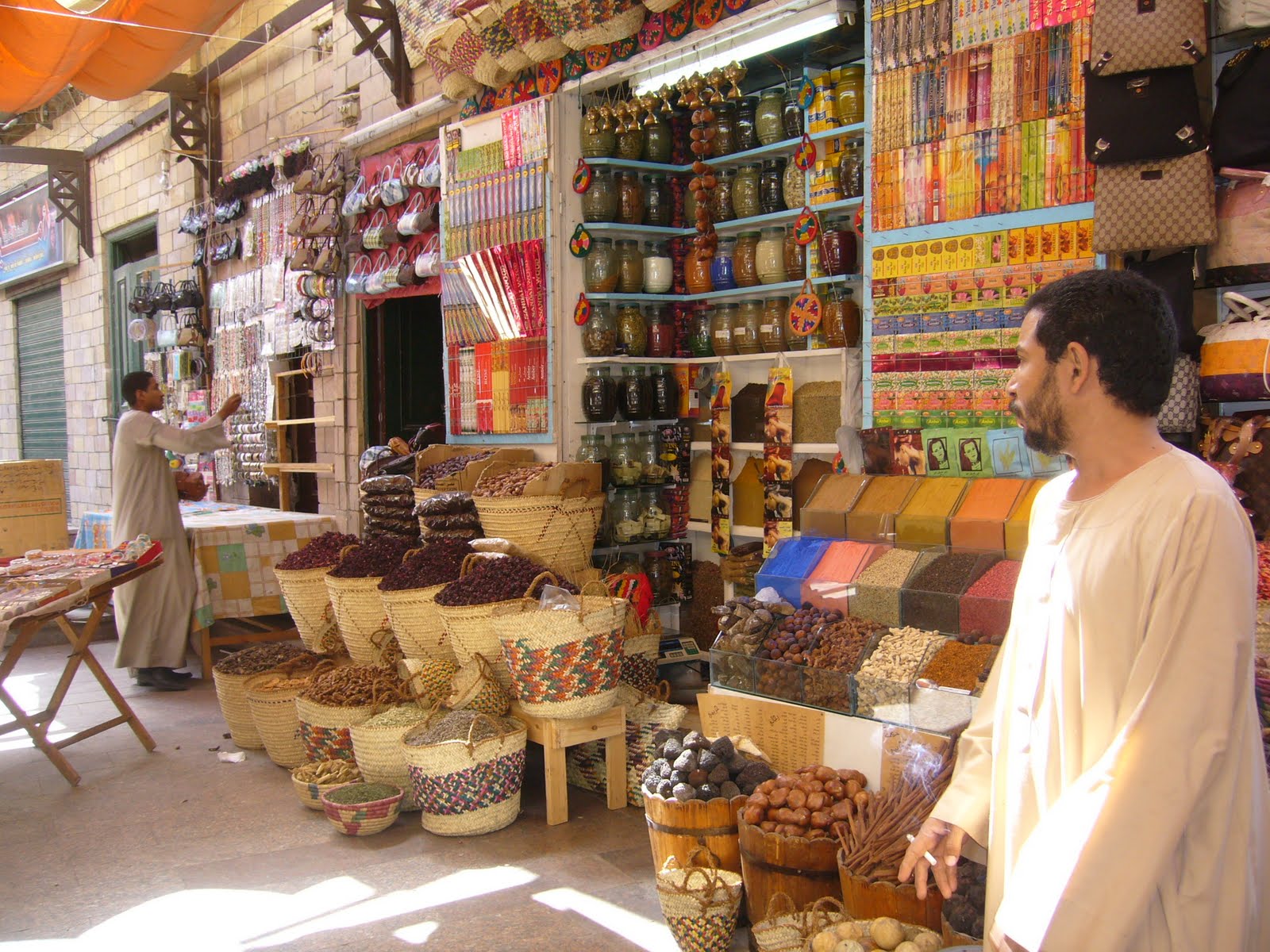 Sally Loh's Travelogue: Egypt - the Aswan Bazaar