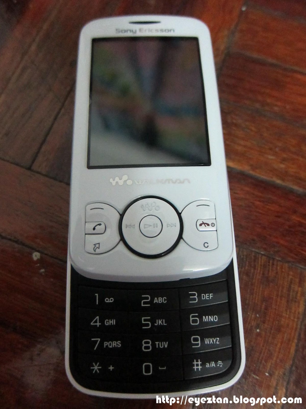 Isaactan.net: Sony Ericsson W100i Spiro