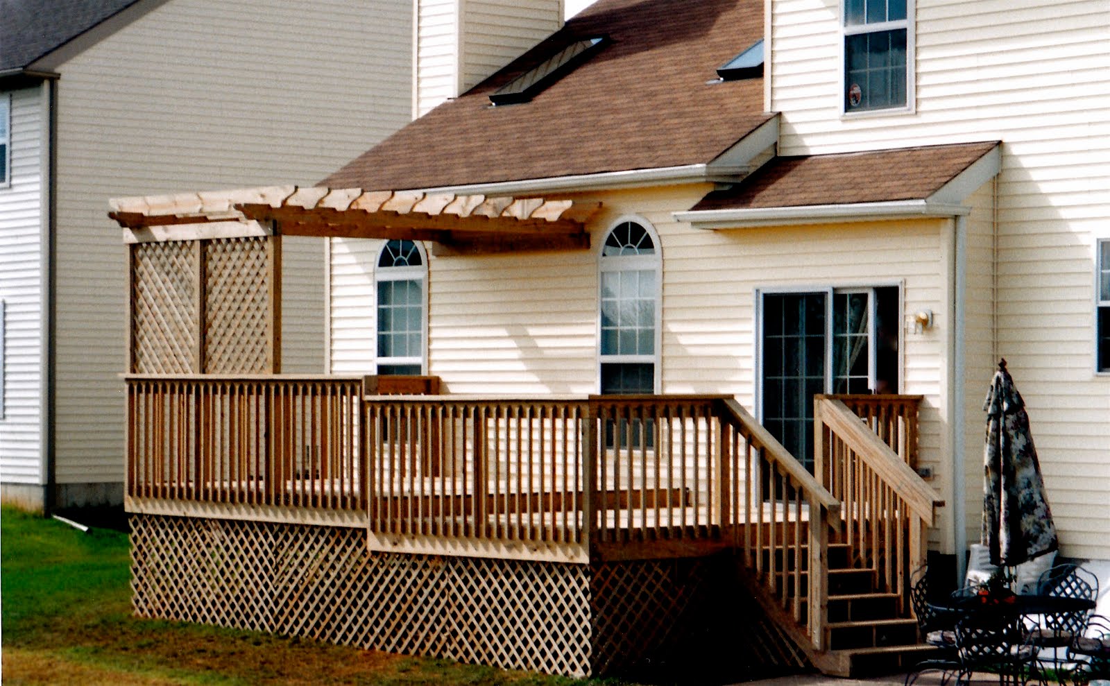JPT Contracting 610-737-4286: Deck with Pergola and lattice