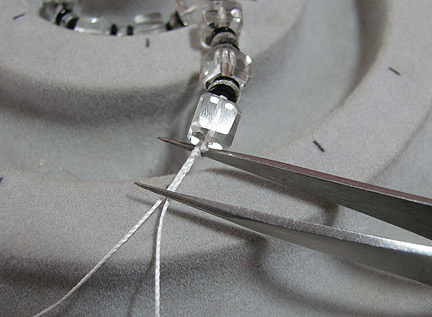 Knotting a continuous necklace