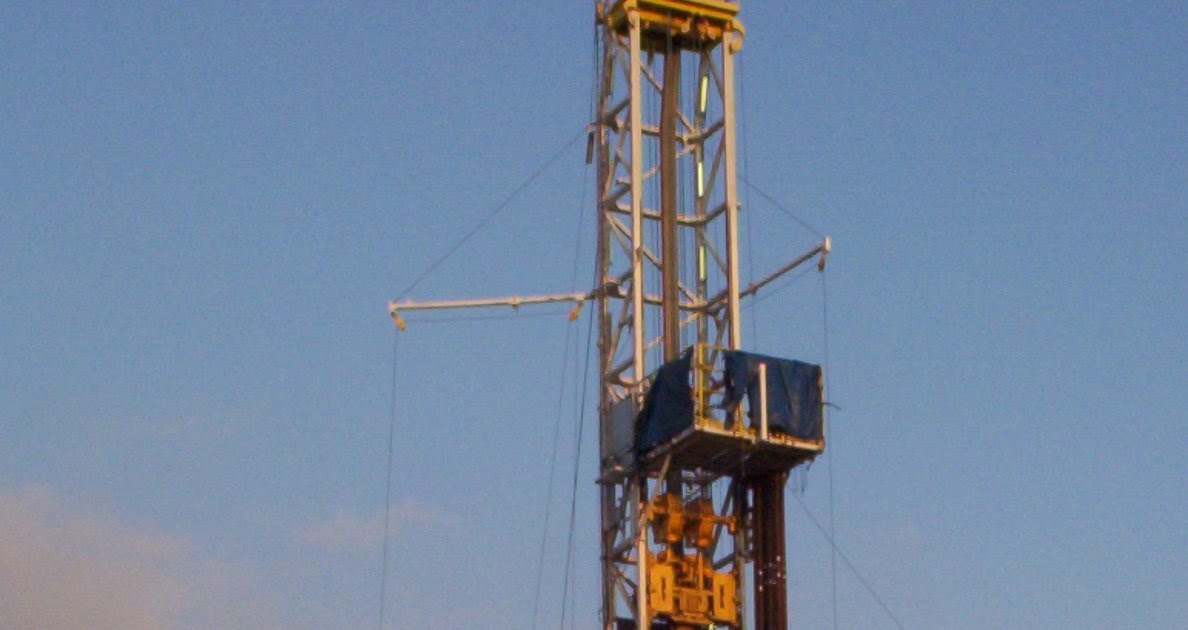 BARNETT SHALE DRILLING ACTIVITY: Devon Flex-Rig SW of Cleburne