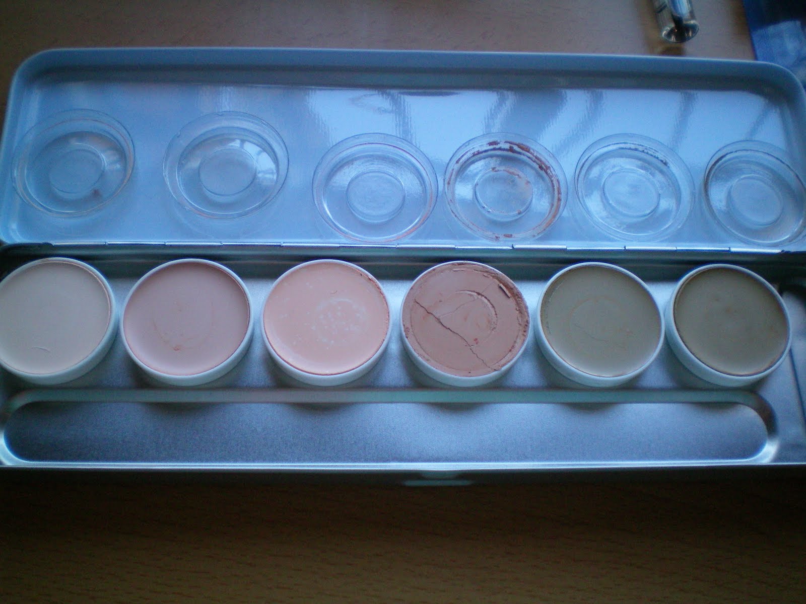 SOÑANDO EN TECNICOLOR: CORRECTORES DE KRYOLAN