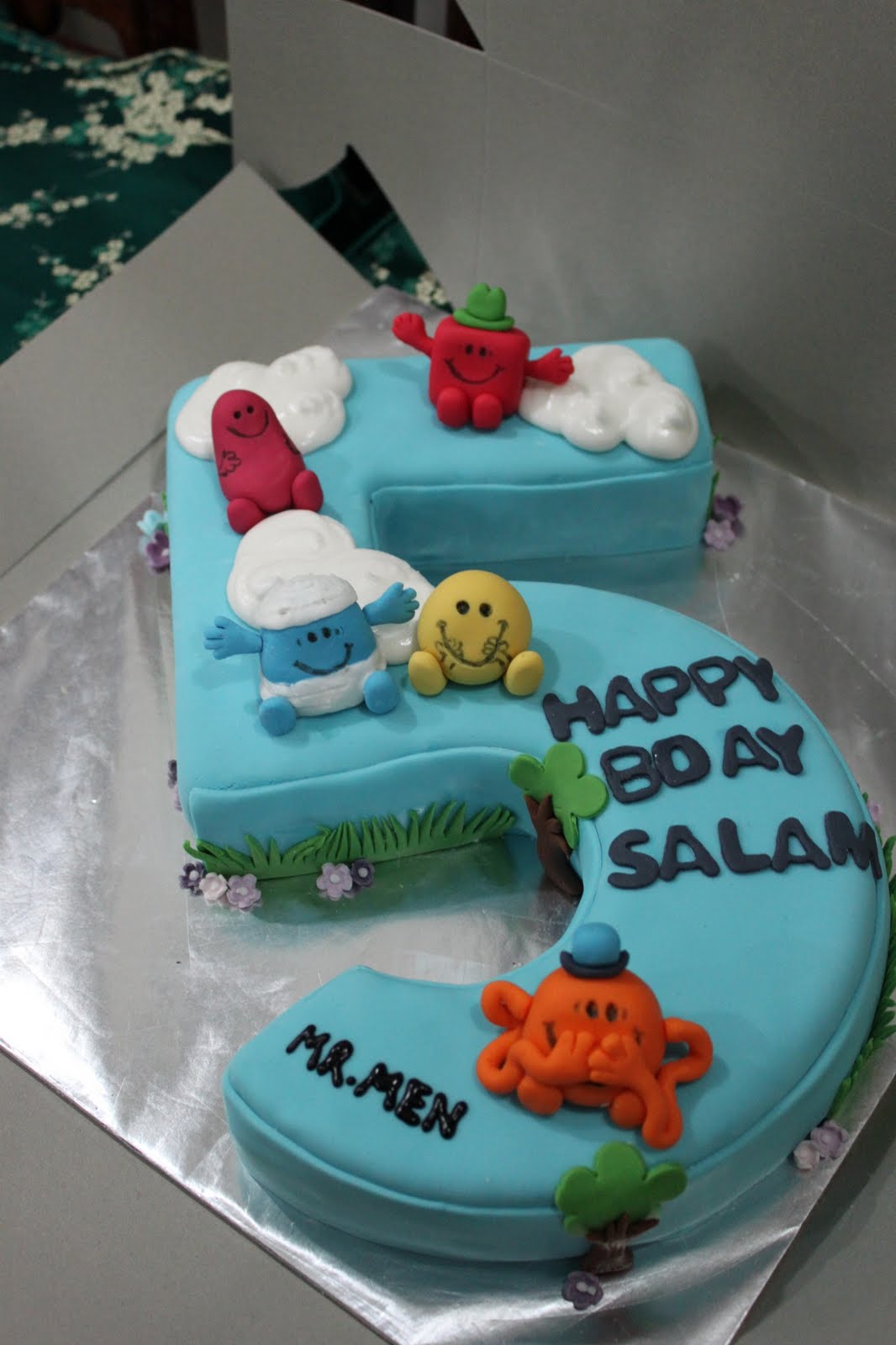 CitsCakes: Mr. Men themed Cake~