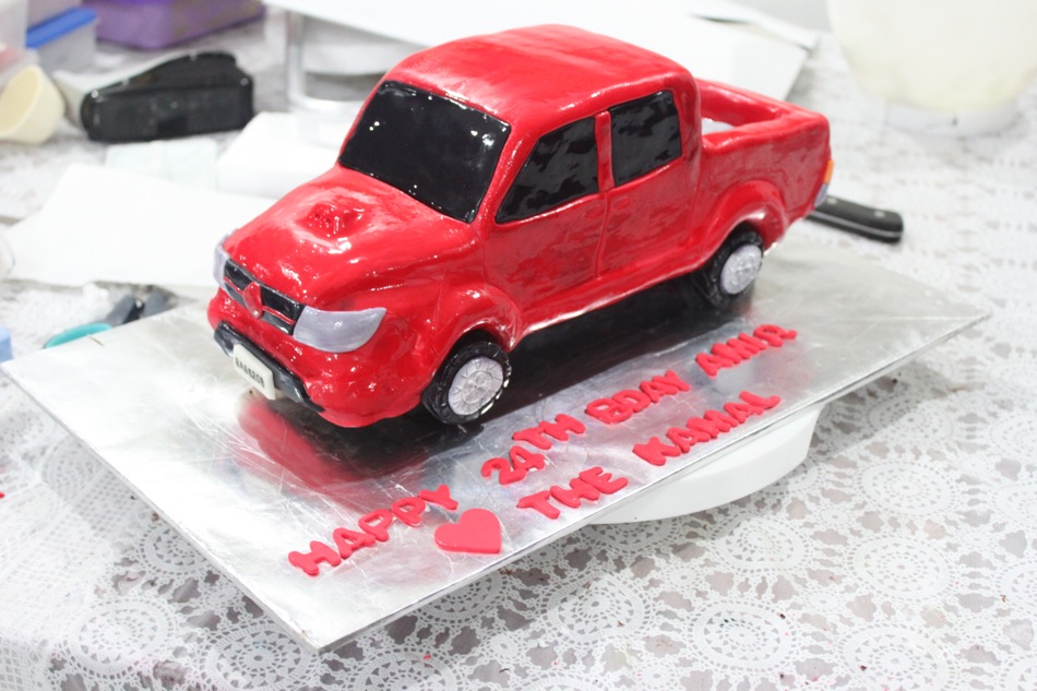 CitsCakes: Red toyota Hilux cake~