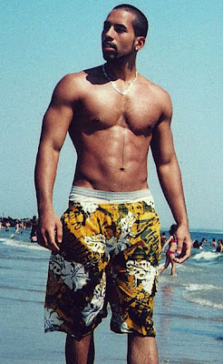 DAVID DUST: Beach Hotties