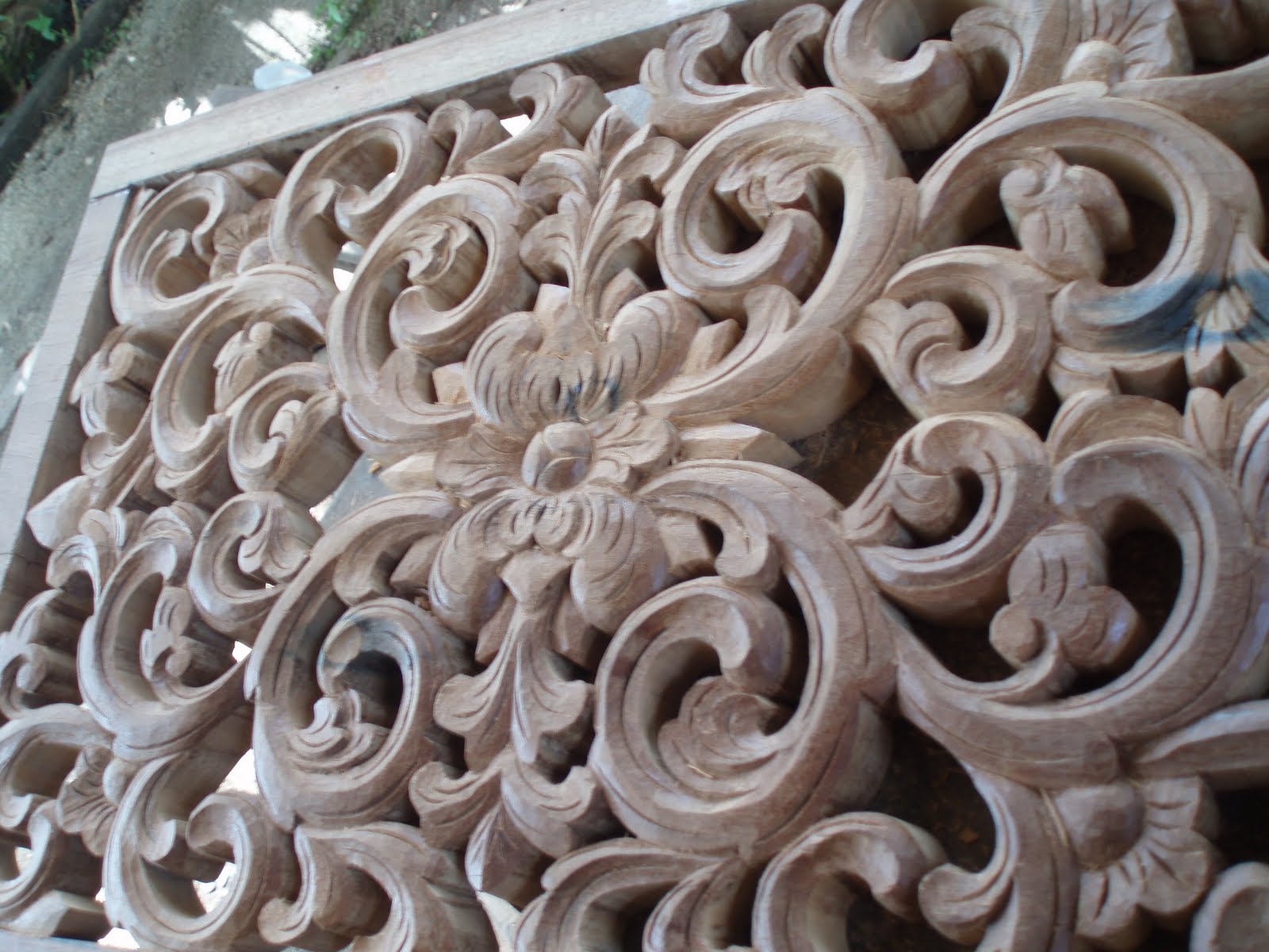 tempahan ukiran kayu