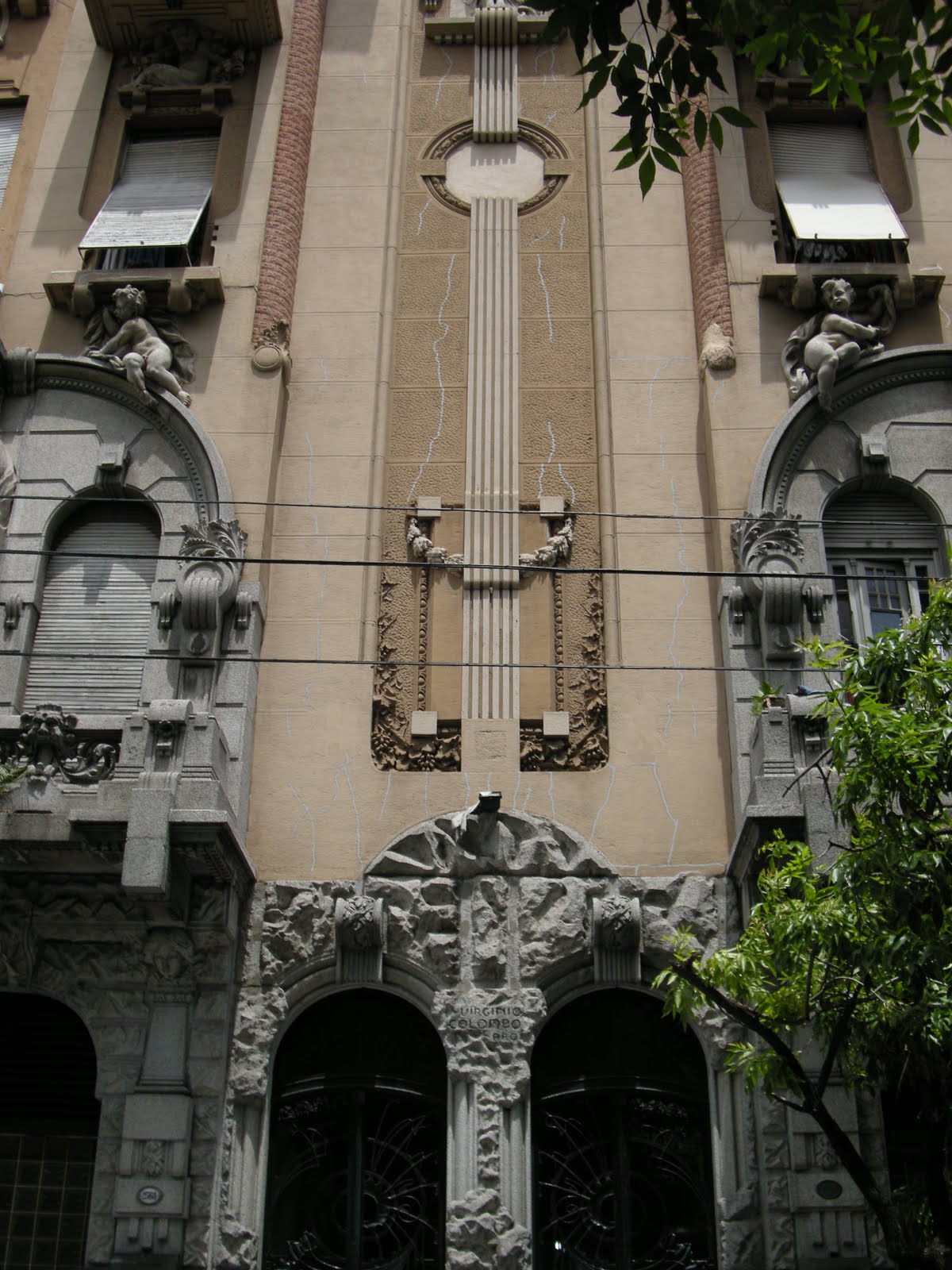 aRQUItectuRIZAdo: Casa Calise, obra de Virginio Colombo con esculturas ...