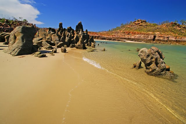 Light Traps: The colours of Langgi