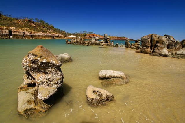 Light Traps: The colours of Langgi