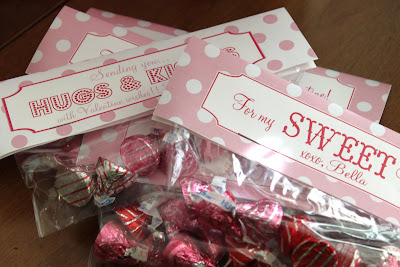 The Hands-On Housewife: Cute Little treat bag toppers!!