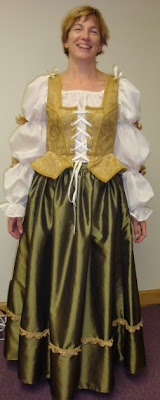 A Prom Dress Gown: Tips For Renaissance Costumes
