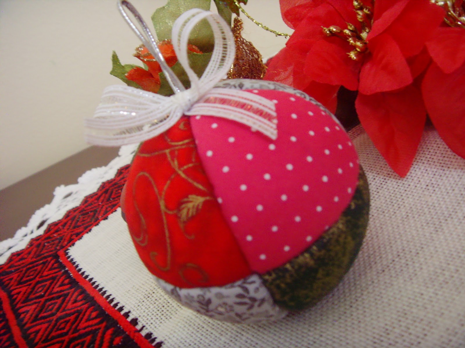 Tânia Mara: Patchwork embutido - bolas de natal