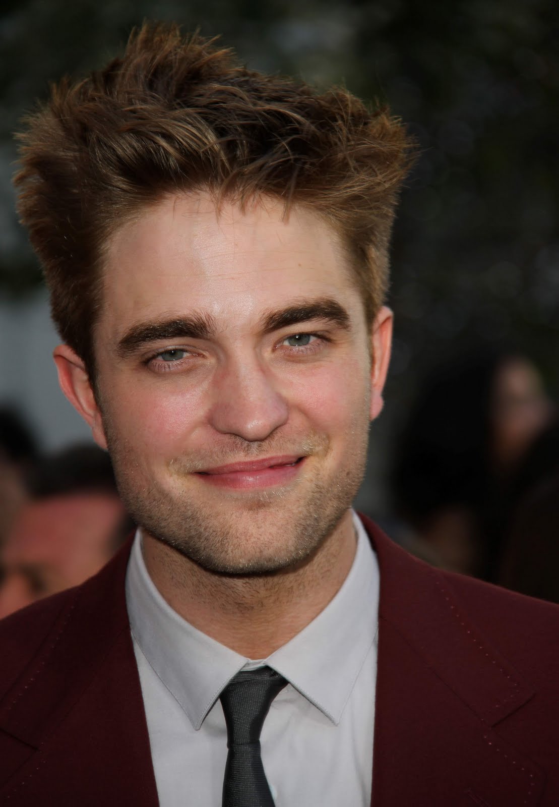 Robert Pattinson Life: Rob: "There’s a lot of kissing and snuggling and ...