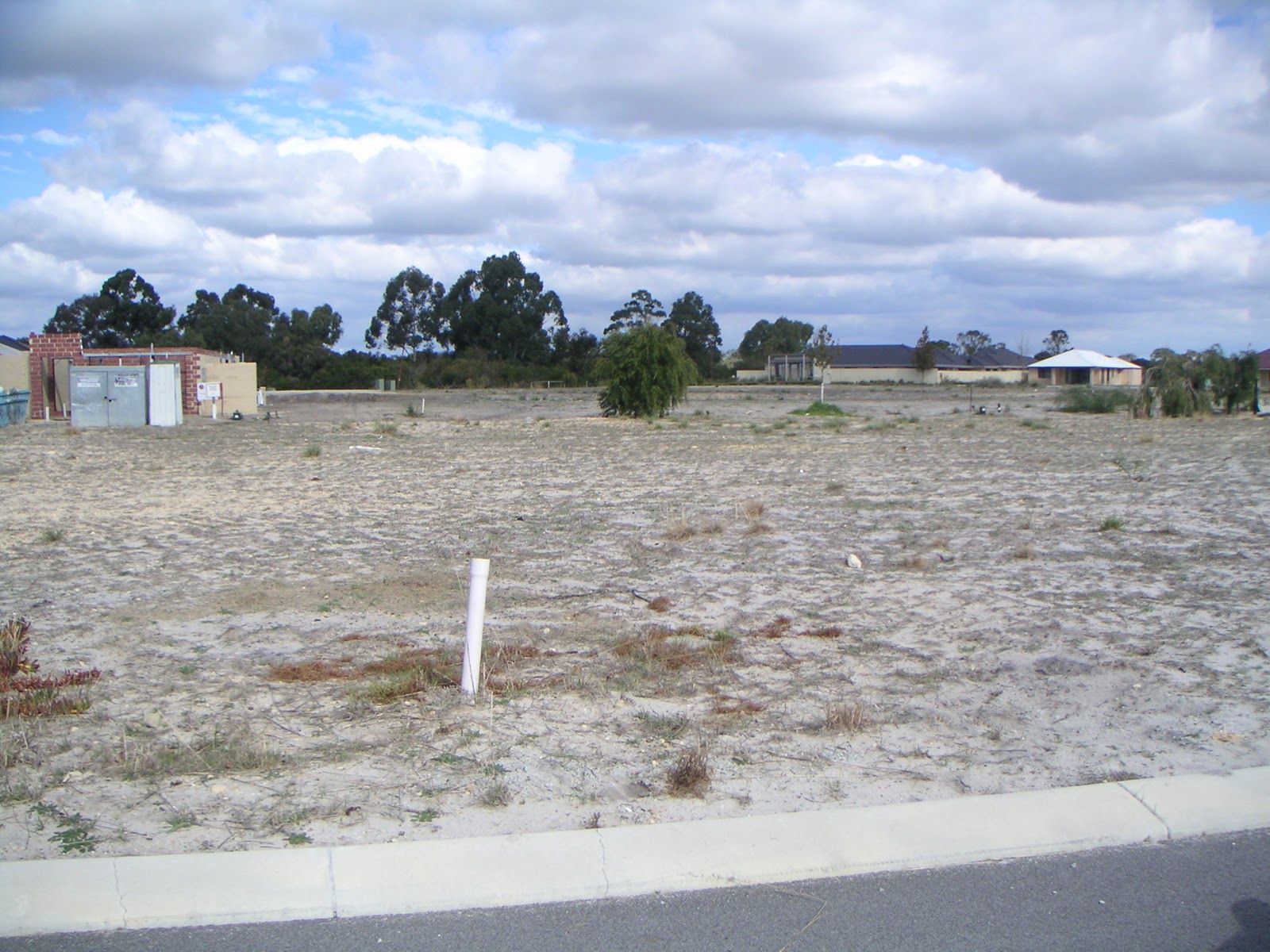 geraldandcharmaine: Pictures of the empty block