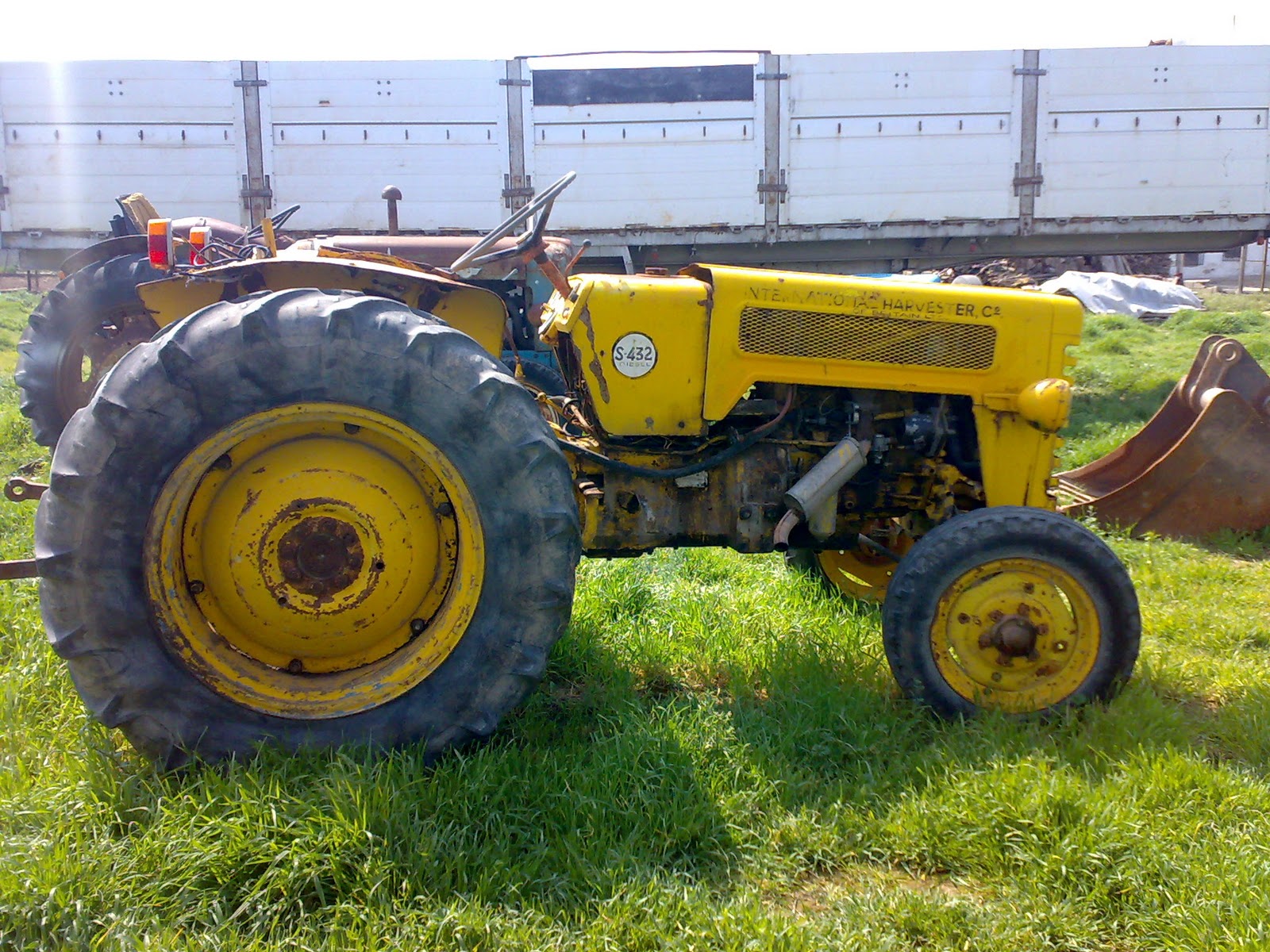 Compra Venta de Maquinaria de Obras Públicas: Tractor 4X2 AGRICOLA Saca ...