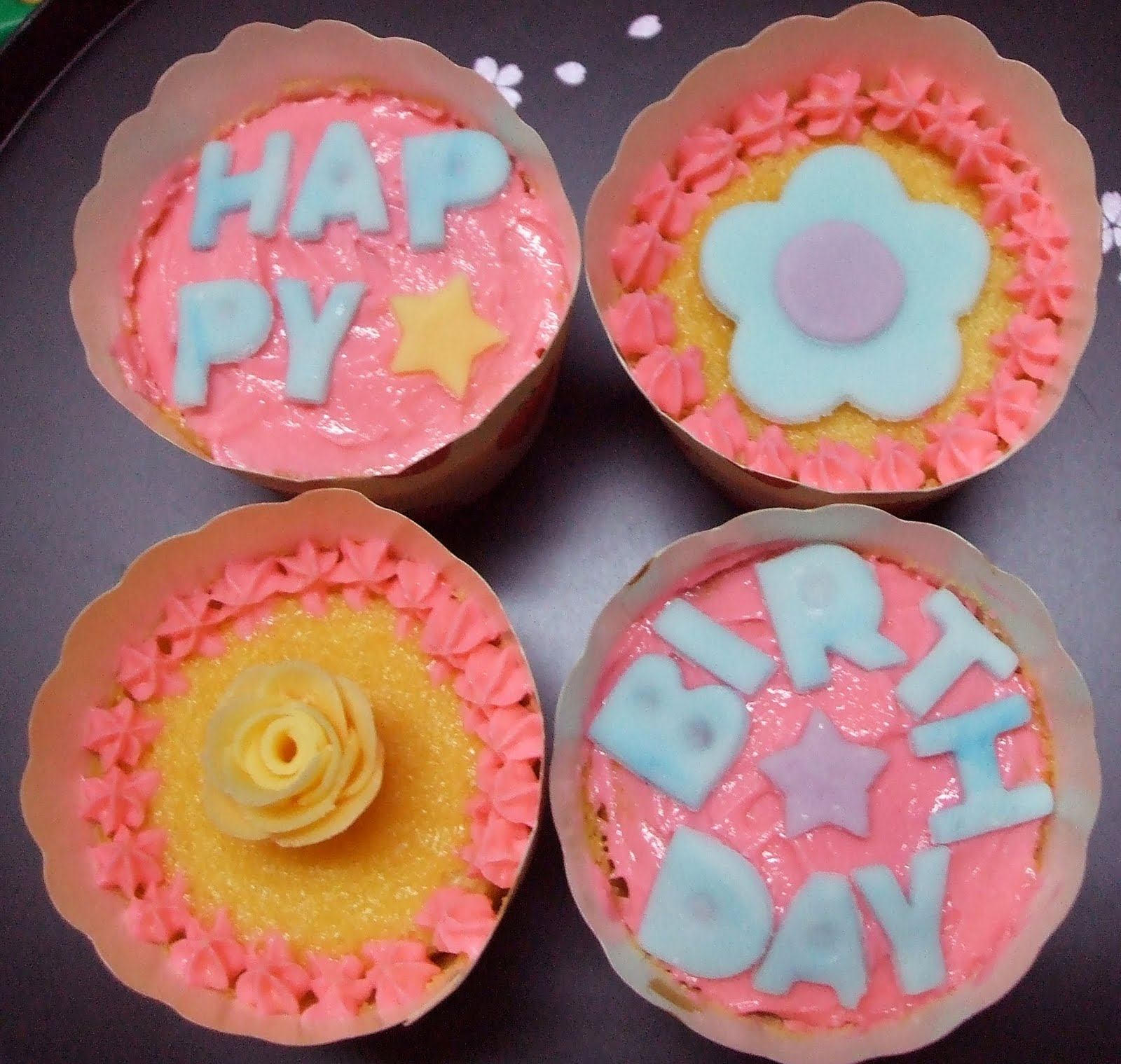 sweet-homemade cake: Fondant Cupcake