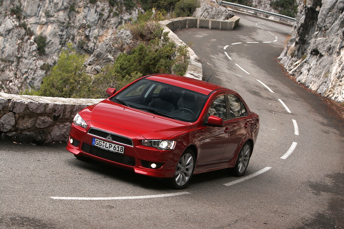 Mitsubishi Lancer 1.8 DI-D Sport Sedan - COCKPIT AUTOMÓVEL