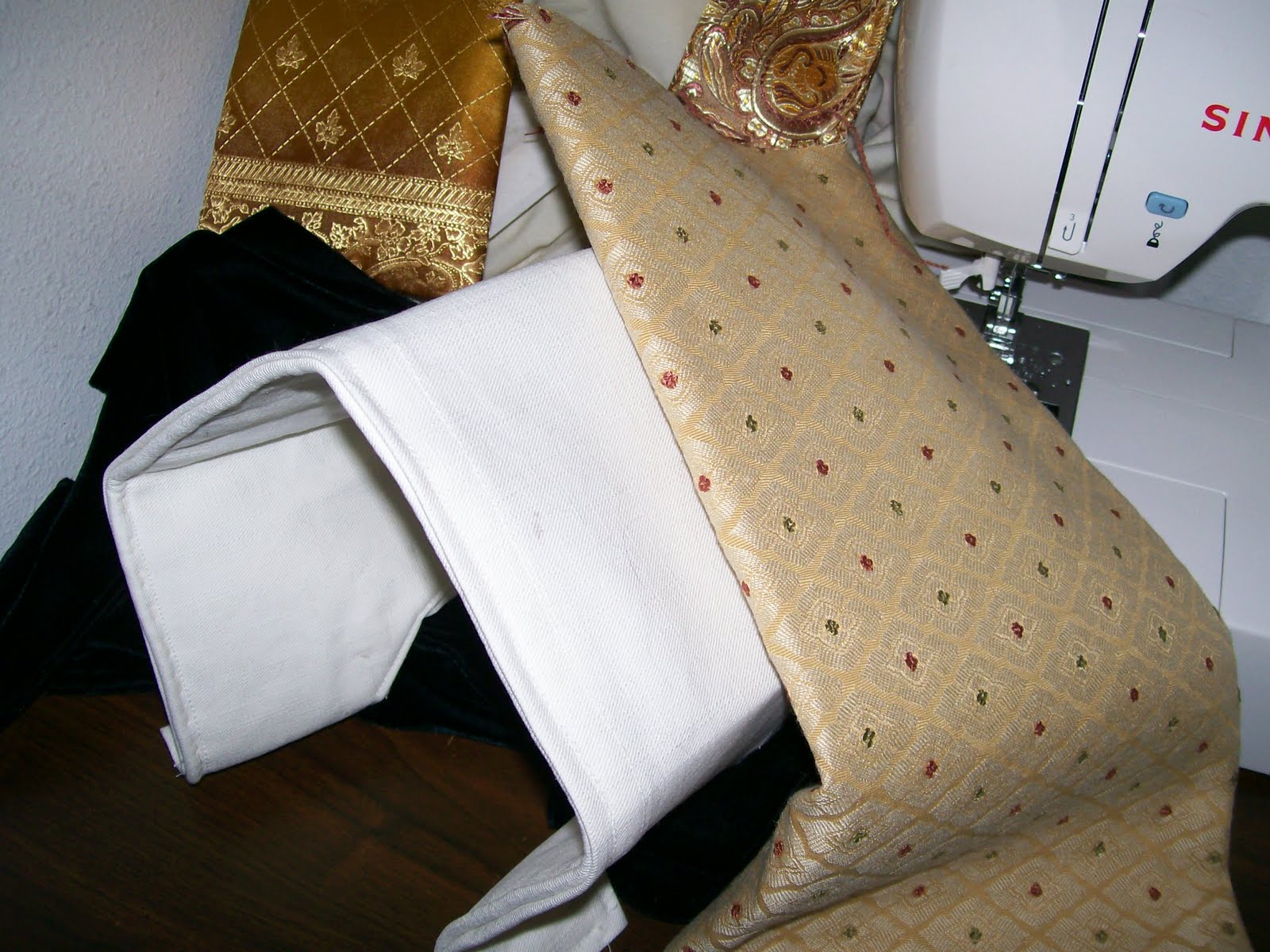 Mo's Renaissance Dress Diaries: Tudor Gable Headdress