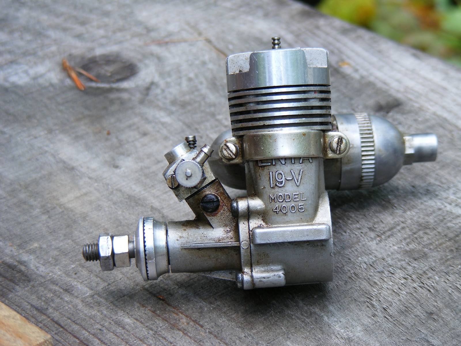 Vintage Model Airplane Engines Running: Enya 19 MK V Glow Engine