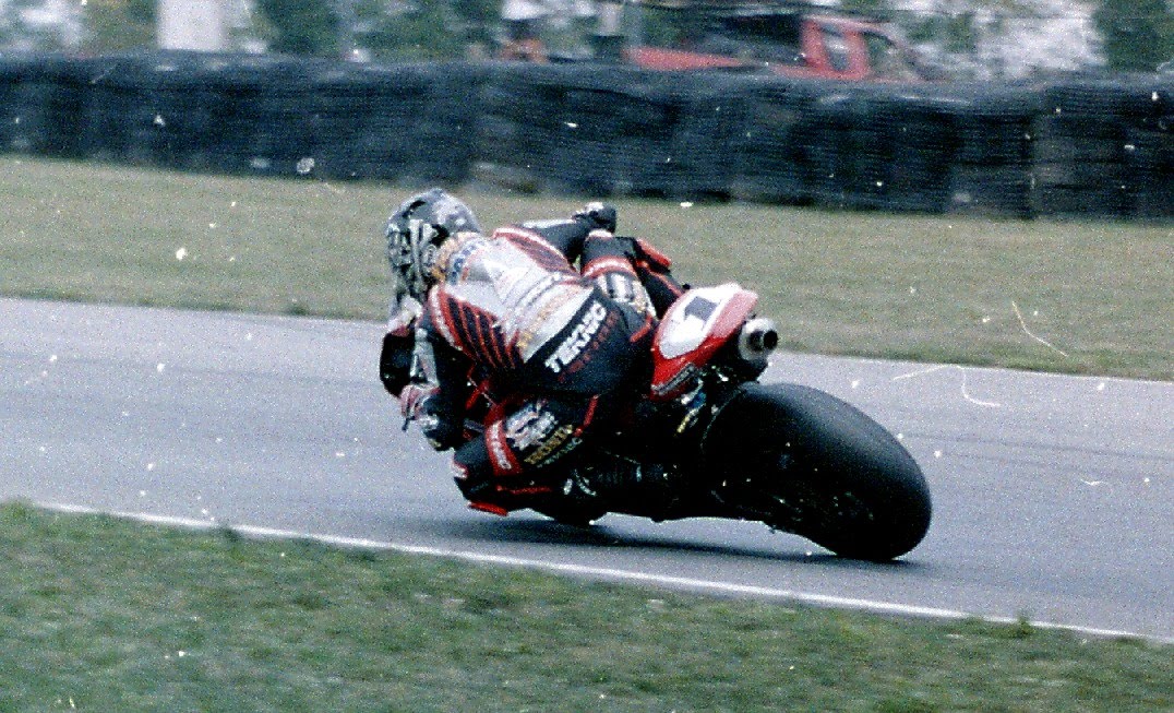 Stu's Shots R Us: Hayes Takes Squeaker in AMA Superbike R1 Action at ...