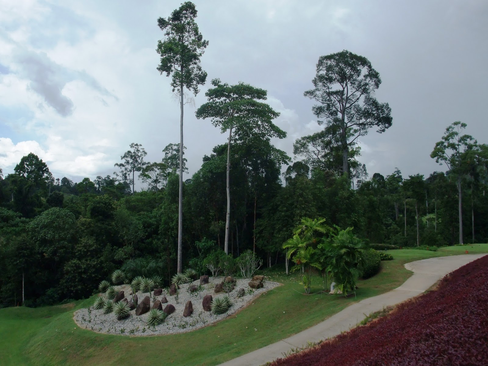 haPpY HaPpY: Tawau Golf Club Hot Spring - Most Beautiful Golf Course