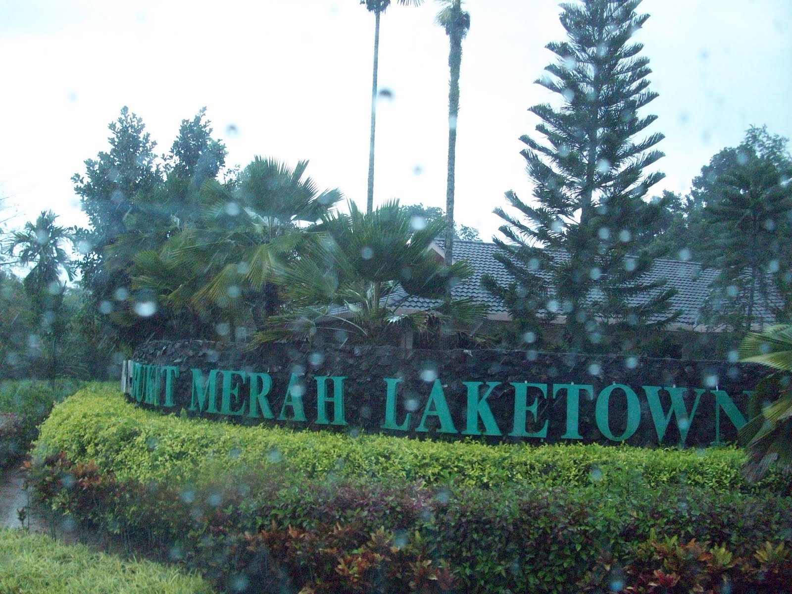 Beribu Simpang....: Bukit Merah Lake Town Resort..