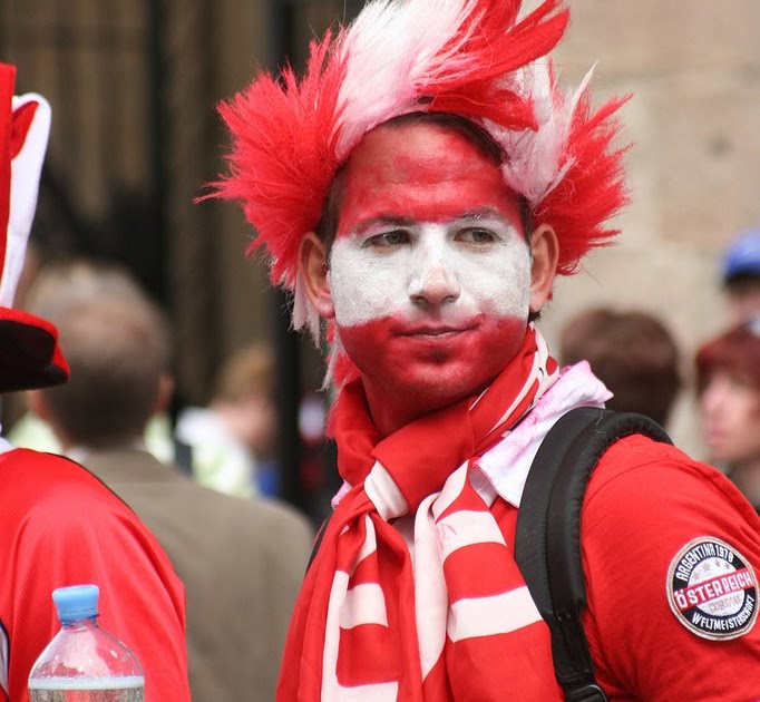 The Best Eleven: Pictures: Face Painted Footy Fans