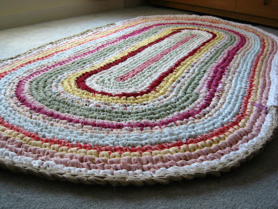 New England Quilter: Rag Rug Update - Only 2 colors left!