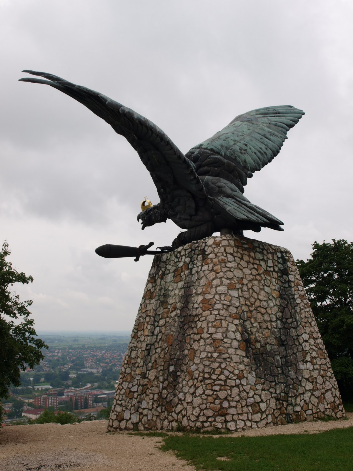 MAGYAR BARANGOLÓ: A tatabányai turul és parkerdő