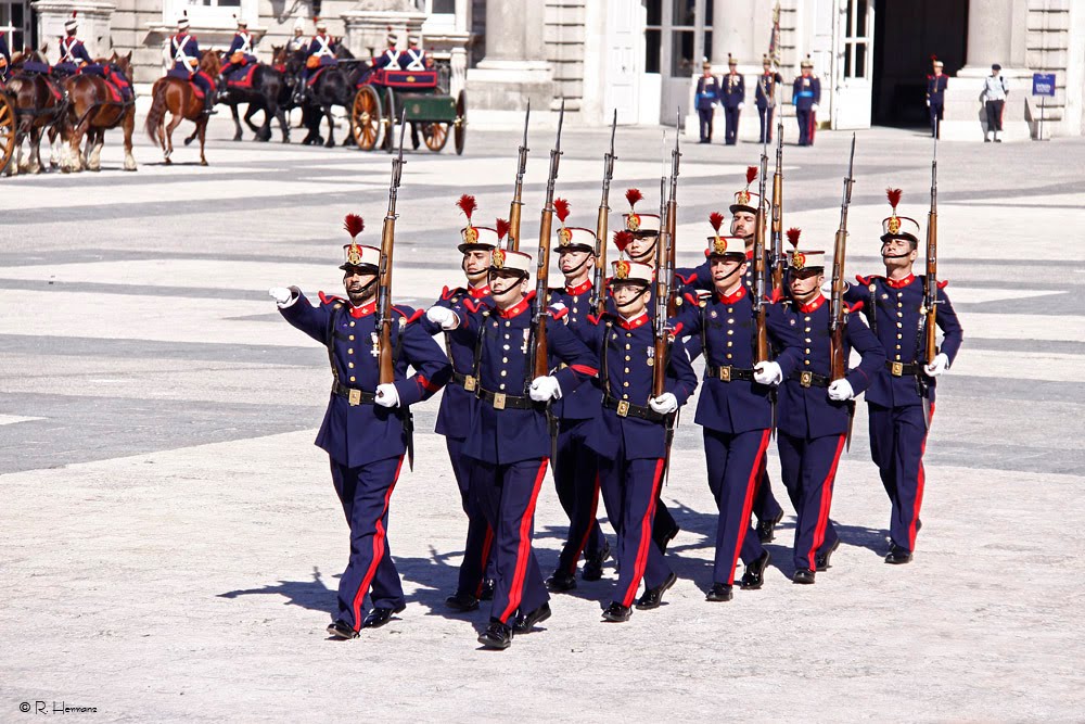 fotosricardo-h: CAMBIO DE LA GUARDIA DEL PALACIO REAL DE MADRID - II ...