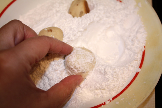 Busy Mom Recipes: Powdered Nut Balls