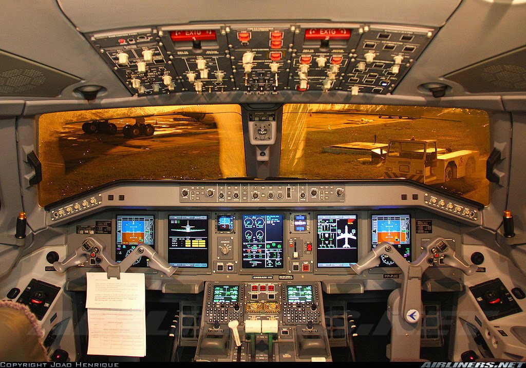 [FOTO] Cockpit do E175 da Trip | Manaus Spotting Team