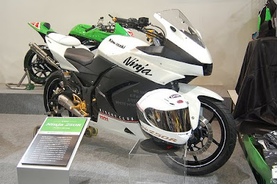 Kawasaki Ninja 250 CC White MotoGP Style