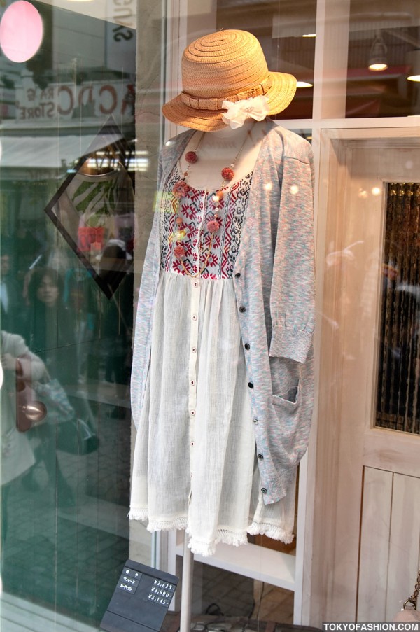 (Gambar) Fesyen Topi Di Tokyo,Jepun | Miss Durian Runtuh