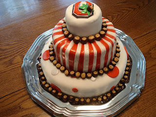 MMM...Cake!: Buckeye Cake!