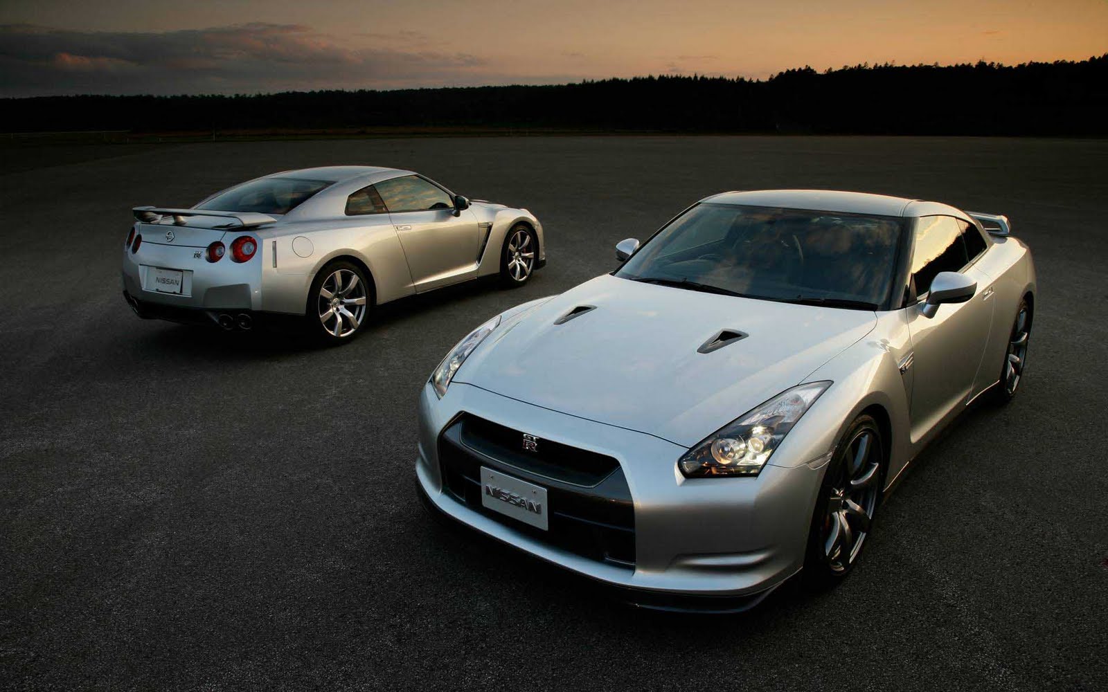 SPORTS CARS PICTURES: Nissan Skyline GTR Pictures