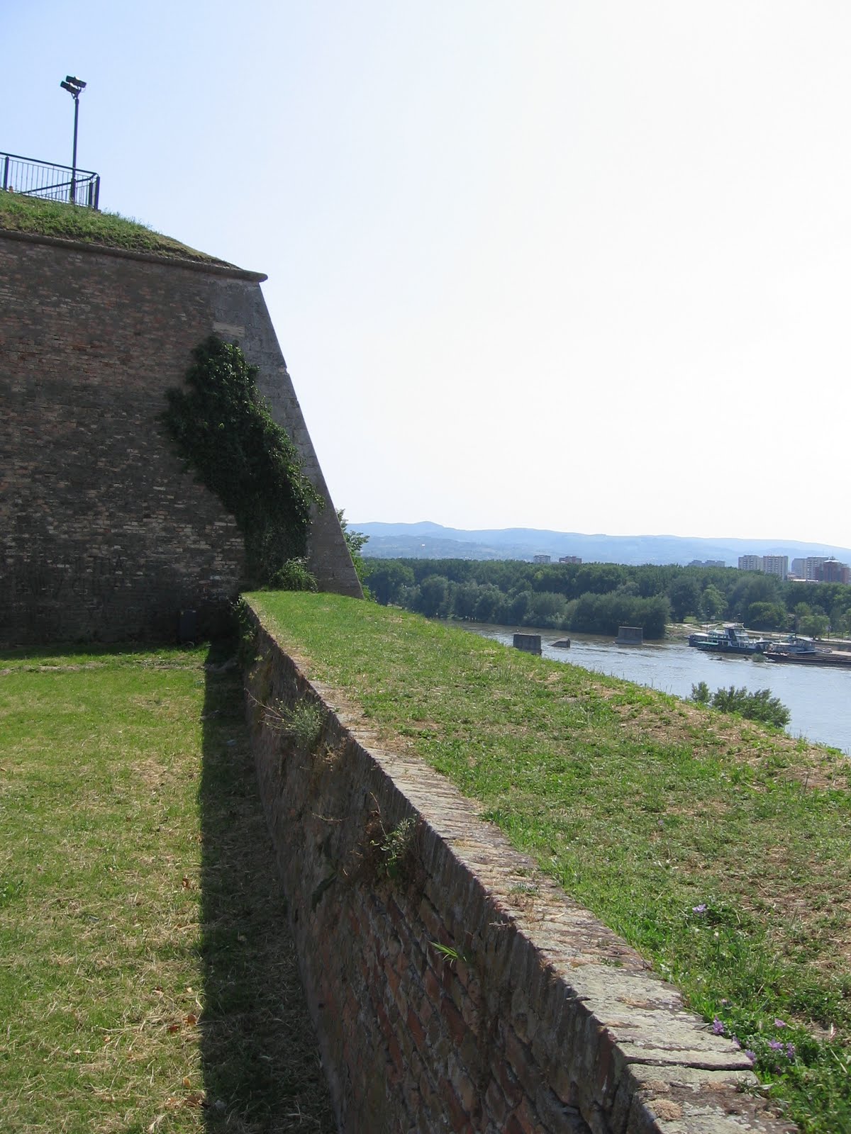 NOVI SAD na DUNAVU: PETROVARADINSKA TVRDJAVA