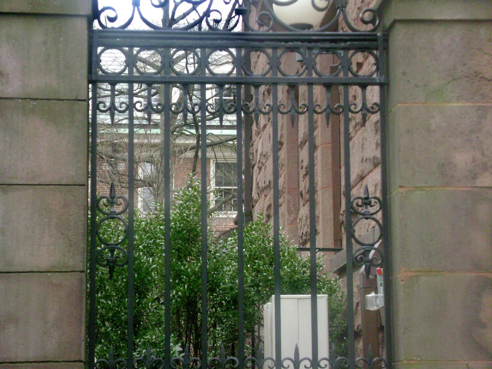 Spring 2010 Digital Photography: Yale University Gate