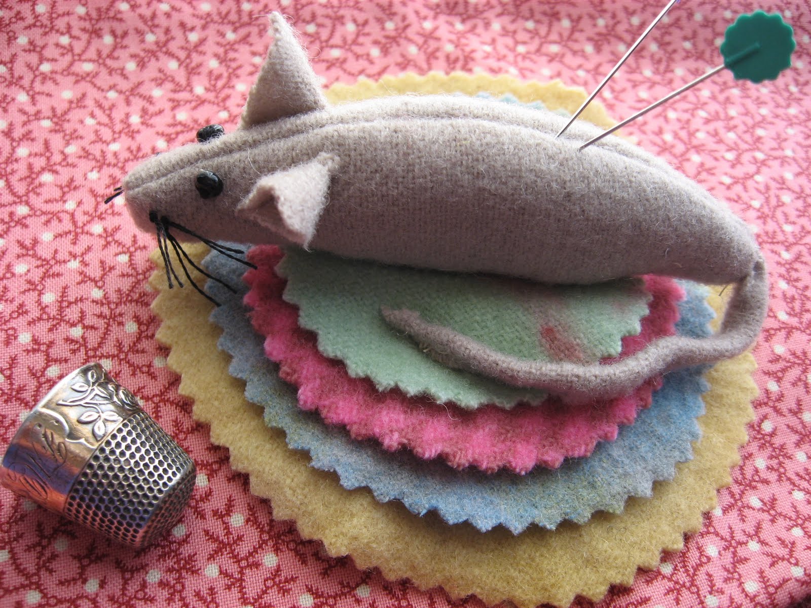 froo*gal: Antique Mouse Penwiper Pincushion DIY Tutorial