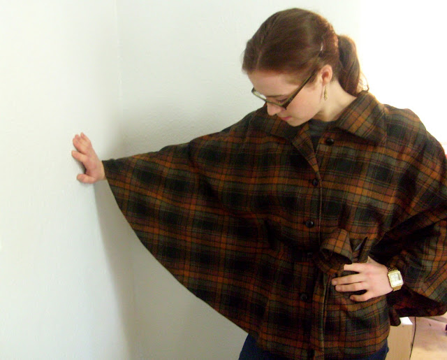A wearable fall plaid cape! / Create / Enjoy