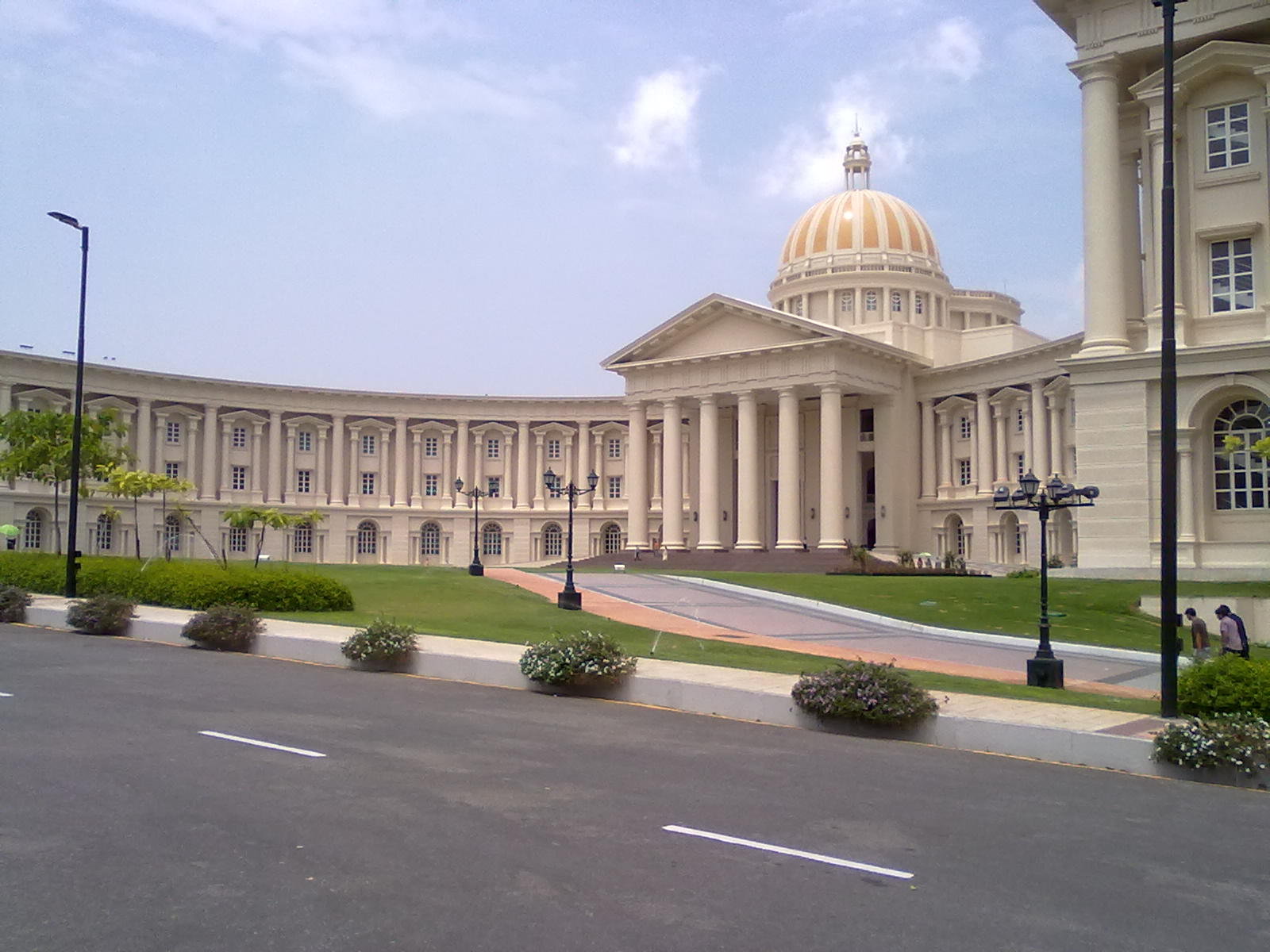 Time for CHANGE-Make way for L.O.C.: Some more views of Infosys Mysore ...
