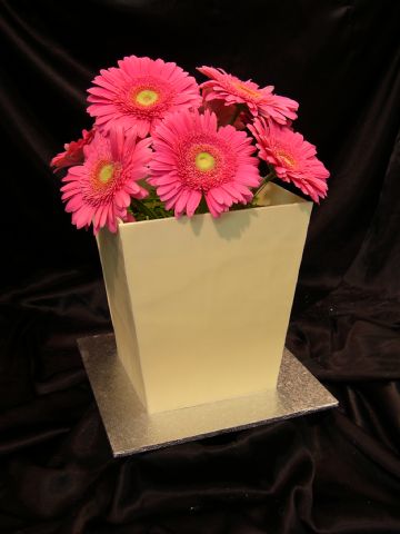 Carmageddon Wedding Ideas: Unique Wedding Cakes Shaped Flower Pot