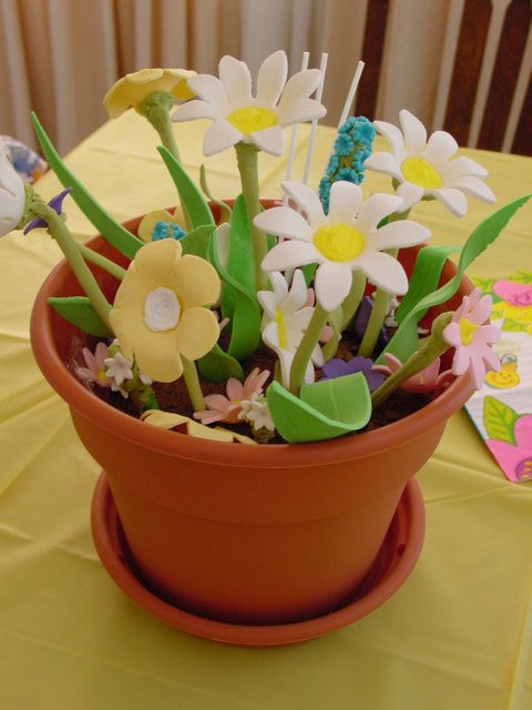 Carmageddon Wedding Ideas: Unique Wedding Cakes Shaped Flower Pot