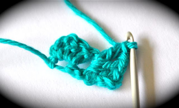 Foxs Lane: How to crochet ric-rac.