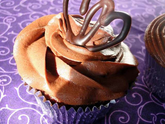 Knitty baker: HCB: Chocolate Genoise with Peanut Butter Whipped Ganache