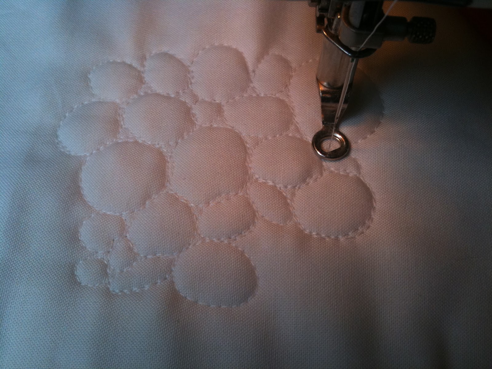 A Few Scraps: Free Motion Quilt Along: Pebbles